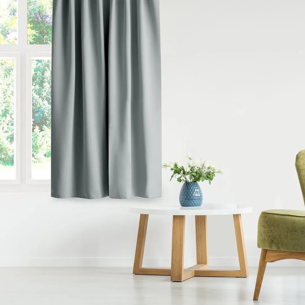 Závěs AmeliaHome Blackout s multifunkční páskou 140x270 cm stříbrný