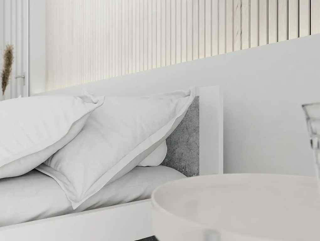 Postel IKAROS 160 x 200 cm, beton/bílá Matrace: Matrace Coco Maxi 20 cm, Rošt: S laťkovým roštem