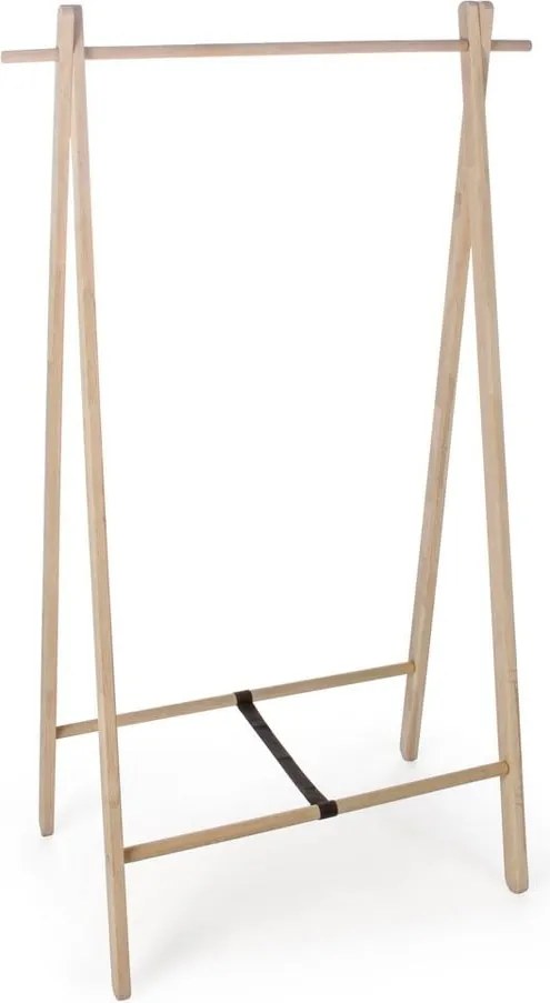 Stojan na oblečení z dubového dřeva ve světle přírodní barvě 89x151x52 cm Daiki – Yes Everyday