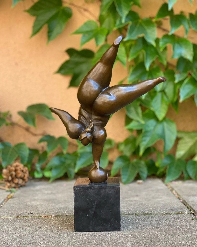 Moderní soška bronzová socha Vyrovnávací Žena