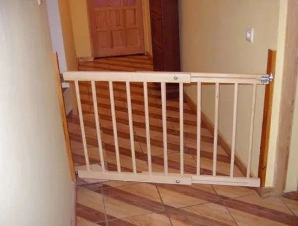 Bezpečnostní dětská zábrana, nastavitelná - více rozměrů Šířka zábrany: 72-122 cm, Výška zábrany: 68 cm