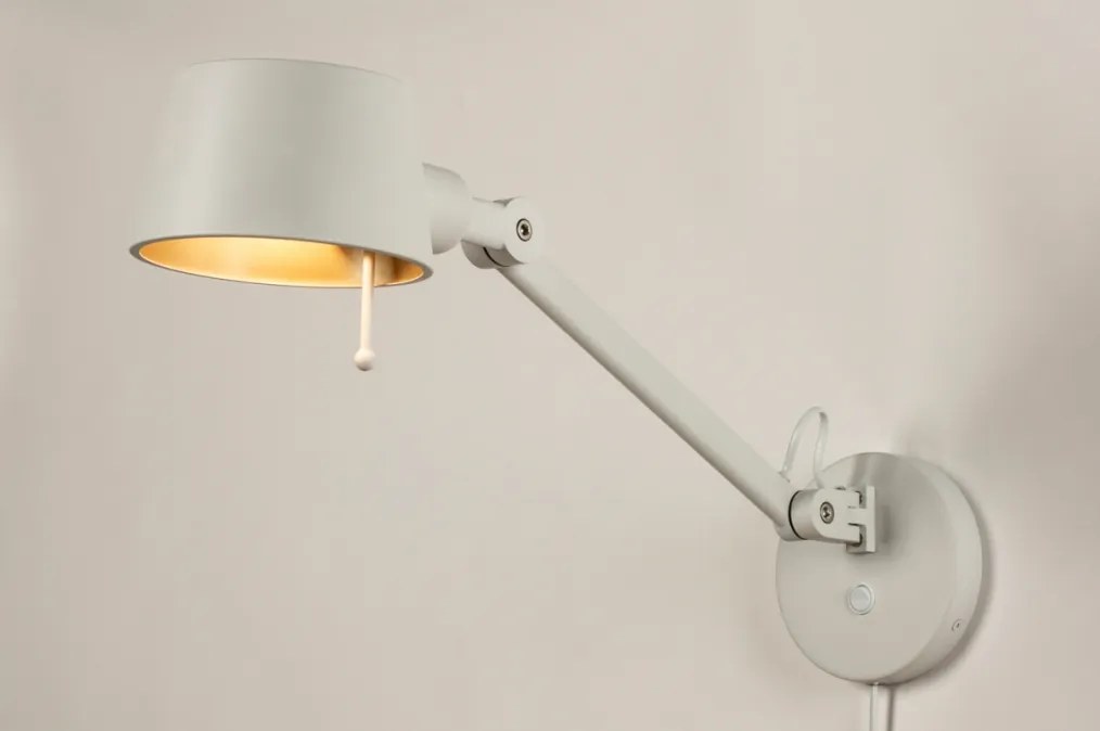 Nástěnné designové svítidlo s ramenem a vypínačem Niki White
