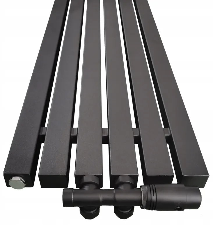 CERANO - Koupelnový radiátor Pyricus - středové připojení 50mm - 721W - černá matná - 1800x290 mm