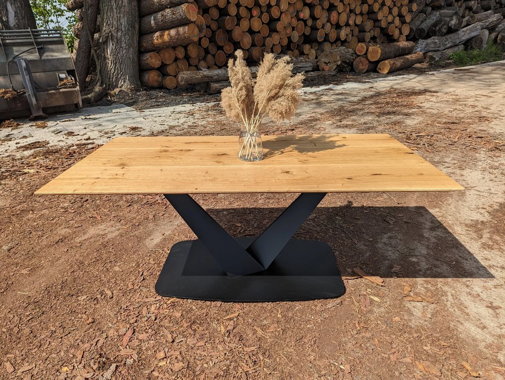 Jídelní stůl z dubového masivu Boozer v industriálním designu Velikost Desky: 2100x1000 (mm)