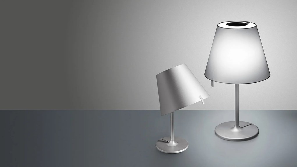 Artemide Melampo tavolo, designová stolní lampička ve stříbrné úpravě s textilním širmem, 2x52W E27, 58cm