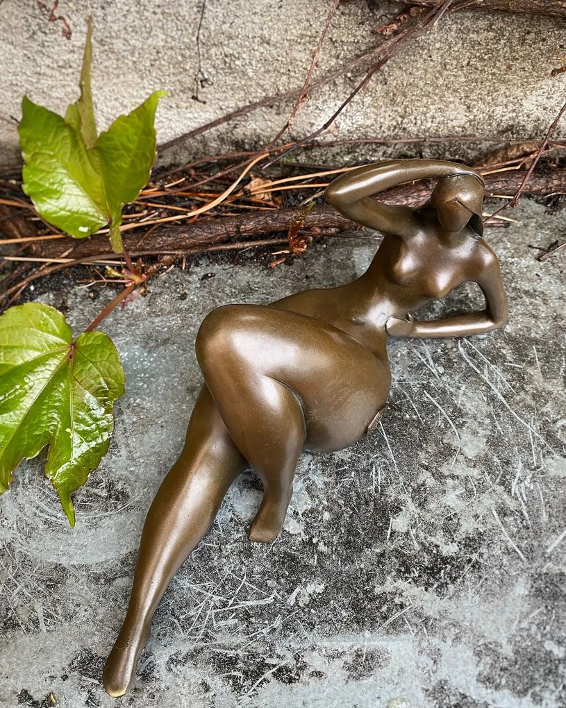 Modernistická bronzová socha Nahá žena MODERN ART 3