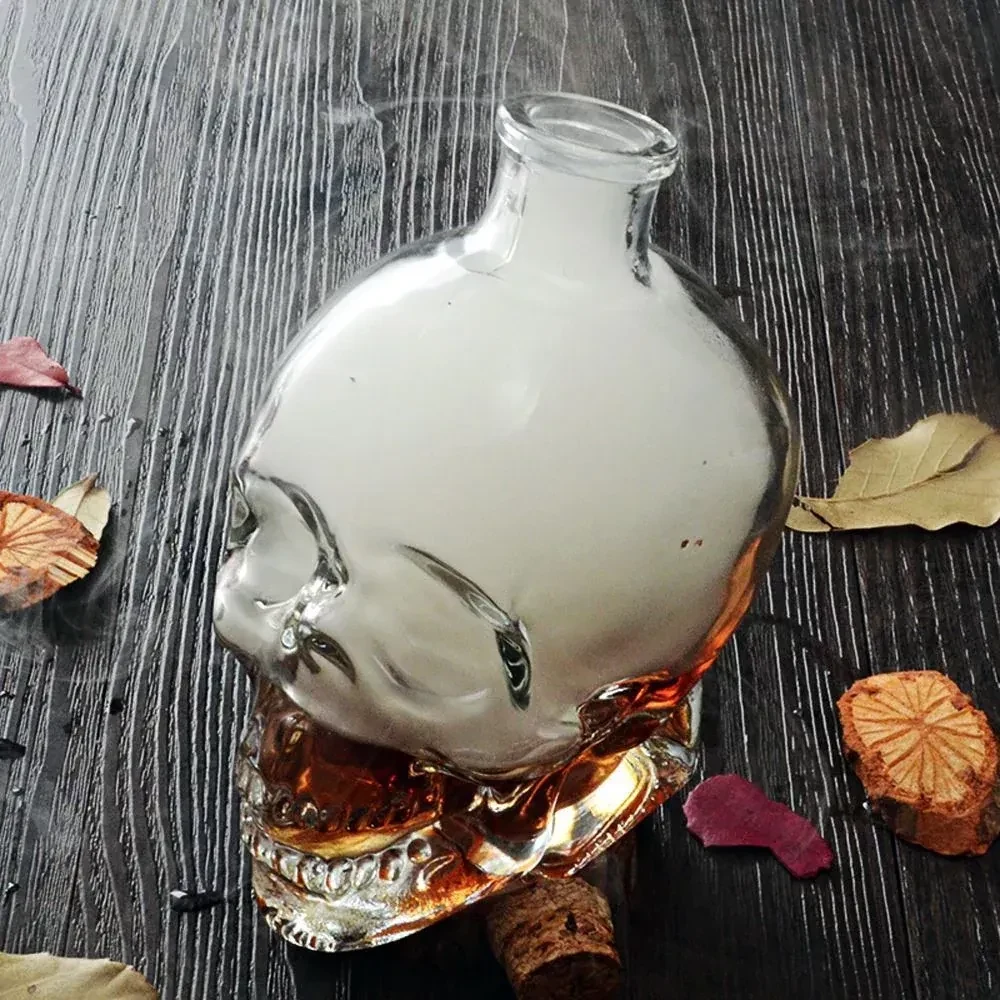 Zaparkorun Karafa ve tvaru křišťálové lebky - 700 ml | BIANO