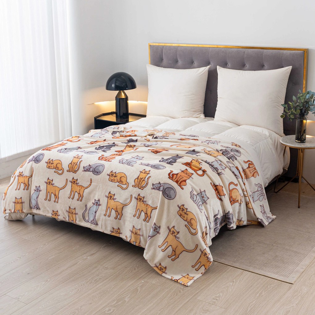 Mikroplyšová deka COLORED CATS krémová Rozměr: 160 x 200 cm