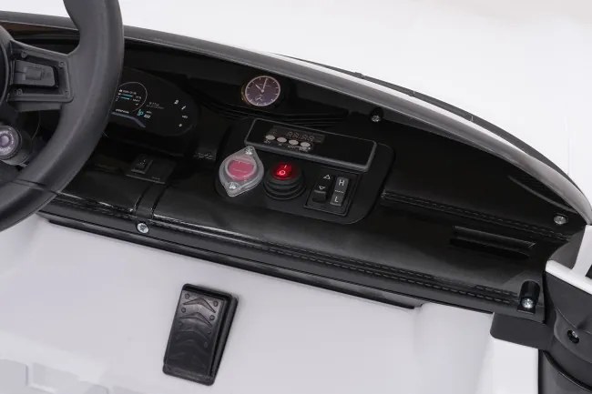 Elektrické autíčko Porsche Taycan Turbo S bílé
