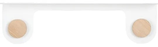 Nástěnná bílá police z oceli s detailem z dubového dřeva se 2 háčky Gazzda Hook, délka 50 cm