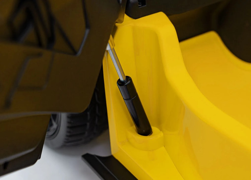Ramiz Auto Lamborghini Revuelto žluté