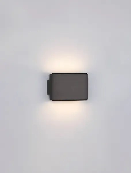 Minimalistické nastěnné svítidlo Oti Hliník