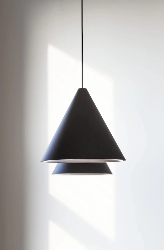 Flos String Light Cone head, svítidlo s 12m dlouhým kabelem, 21W LED 2700K, dotykové ovládání + bluetooth, černá, prům. 19cm