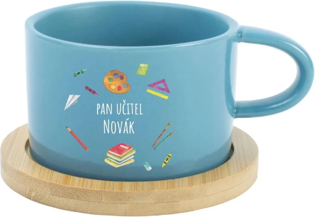 Personalizovaný keramický hrníček "MAKRONKA" pro paní učitelku/pana učitele (pomůcky)
