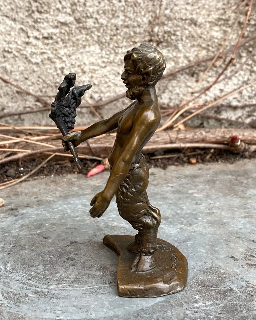 Bronzová socha skupina - Nahá žena a satyr 3