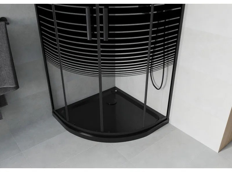 Mexen Rio, čtvrtkruhový sprchový kout s posuvnými dveřmi 90 (dveře) x 90 (dveře) x 190 cm, 5mm čiré sklo s pásky, černý profil + černá sprchová vanička Slim, 863-090-090-70-20-4170B