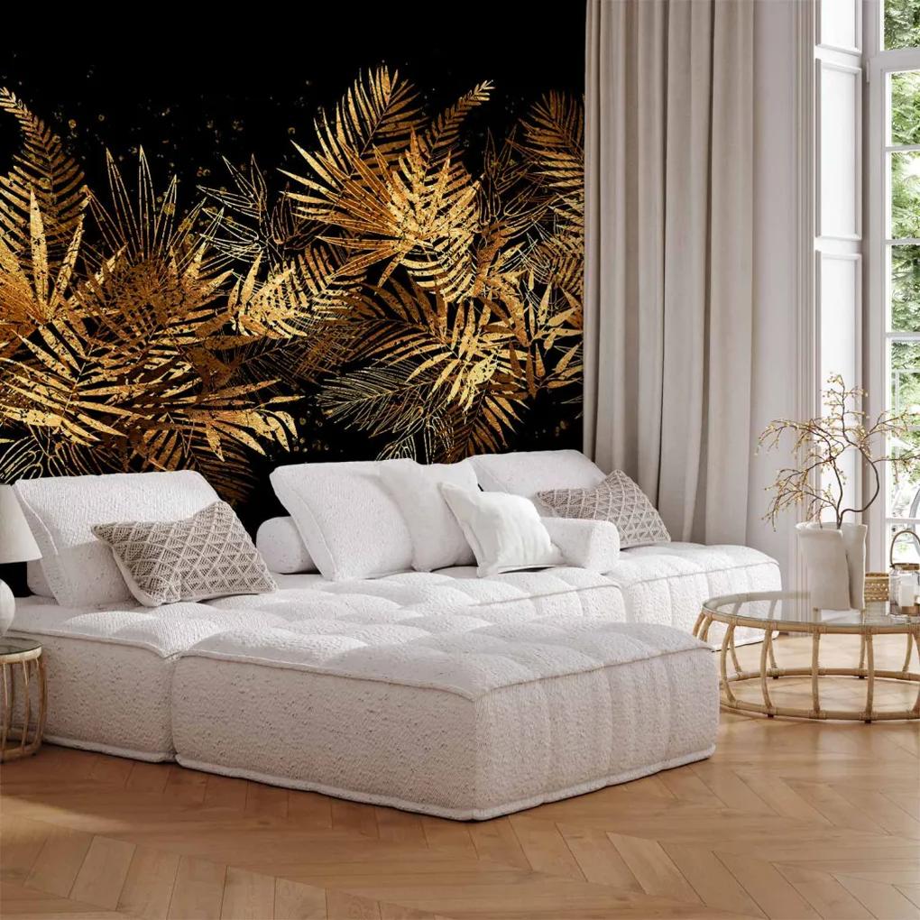 Fototapeta Džungle a hřebíček - motiv zlatých tropických listů na černém pozadí