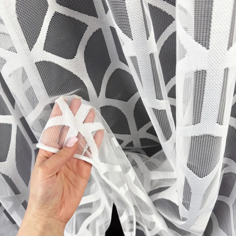 Luxusní žakárová záclona s olůvkem Geometry bílá metráž Ervi 4492