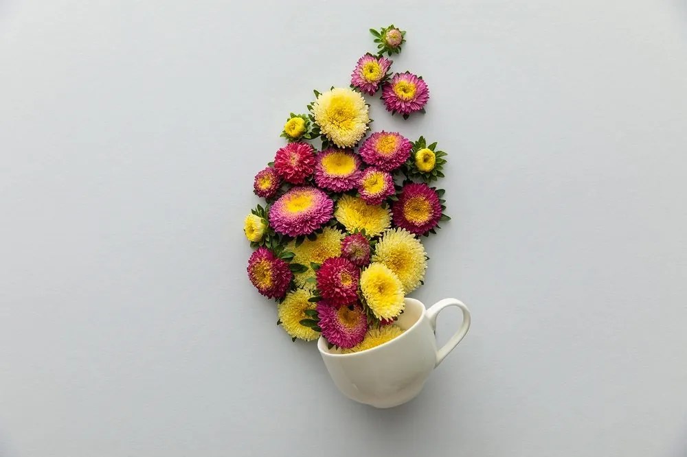 Samolepící fototapeta šálek plný květin - 225x150 cm