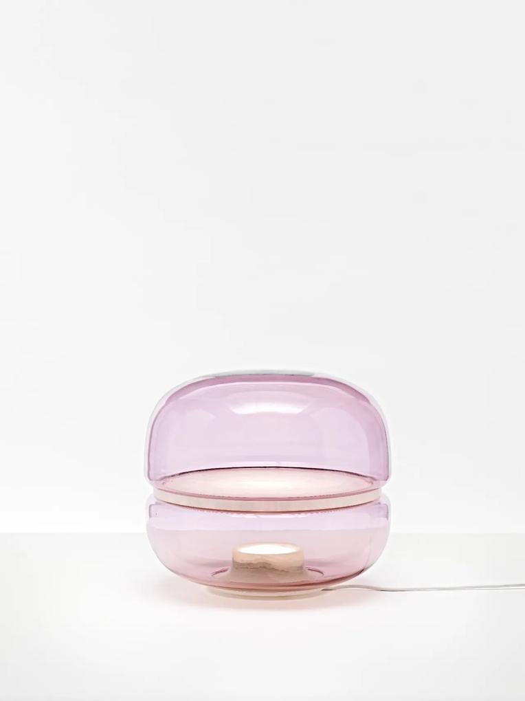 Designová stolní lampa Brokis Macaron M, PC1039 Barva skla: tmavá rosé - transparentní sklo (CGC1625), Základna: Dub evropský - bíle mořený (CSFB1575), Disk: Onyx medový (CSOP1533)