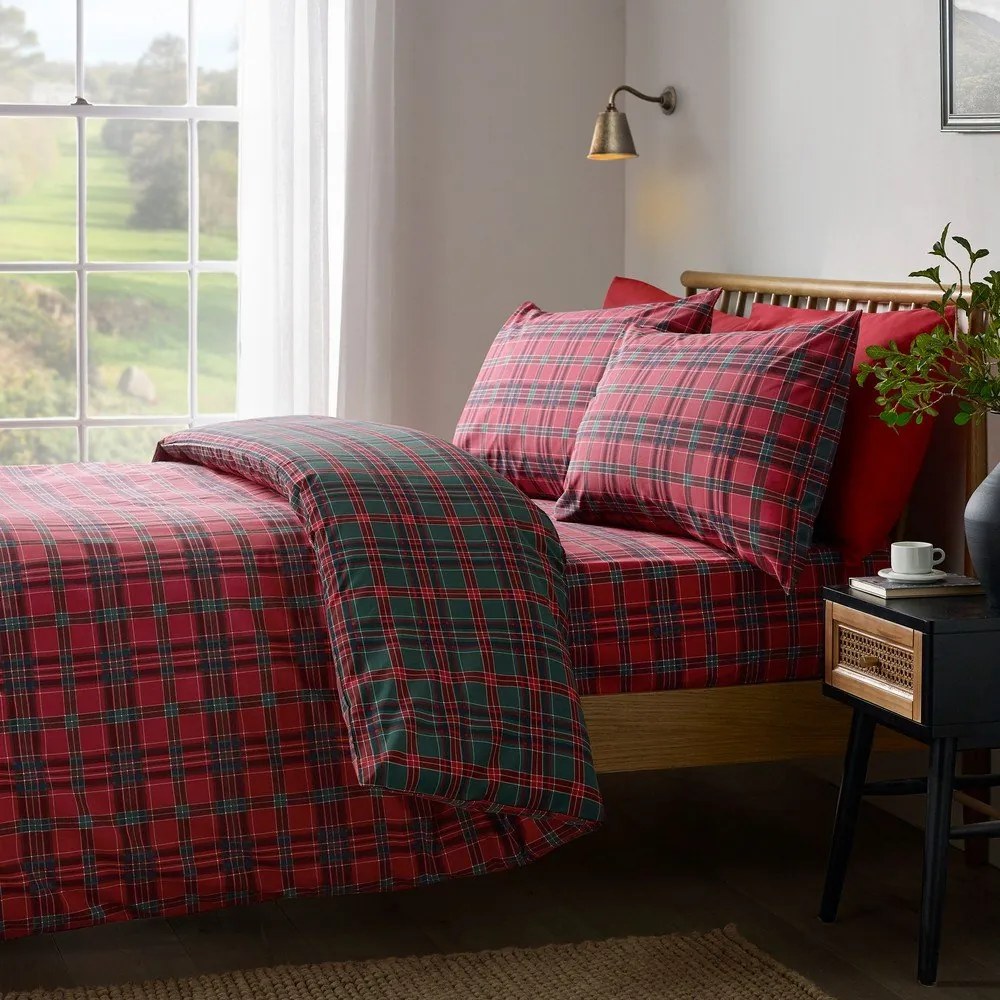 Červené/tmavě zelené povlečení na jednolůžko 135x200 cm Tartan Check – Catherine Lansfield