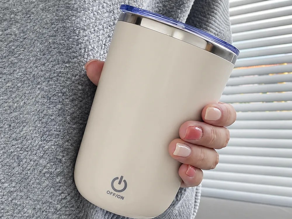 Verk Group Samomíchací hrnek 350 ml, ocelový termos na studené i horké nápoje, s usb a šňůrkou