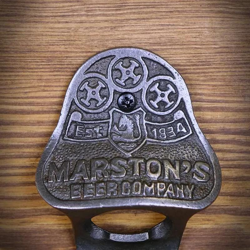 Nástěnný otvírák na lahve Marstons