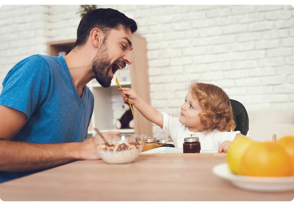 Krmicí židle Ricokids Mani černá - pohodlné a stylové řešení pro krmení dětí