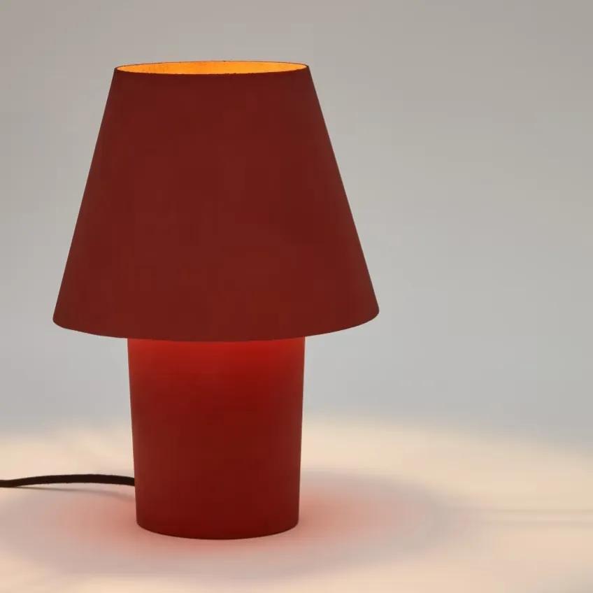 OnaDnes -20% Terakotově červená kovová stolní lampa Kave Home Canapost