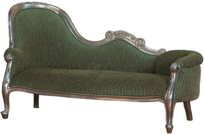 Klasické stříbrné sofa