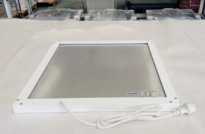 ByeCold | Stropní infrapanel | S termostatem | 660W | 105x60 cm | Dálkový ovladač | Výhřevnost 12m² | 4H1006