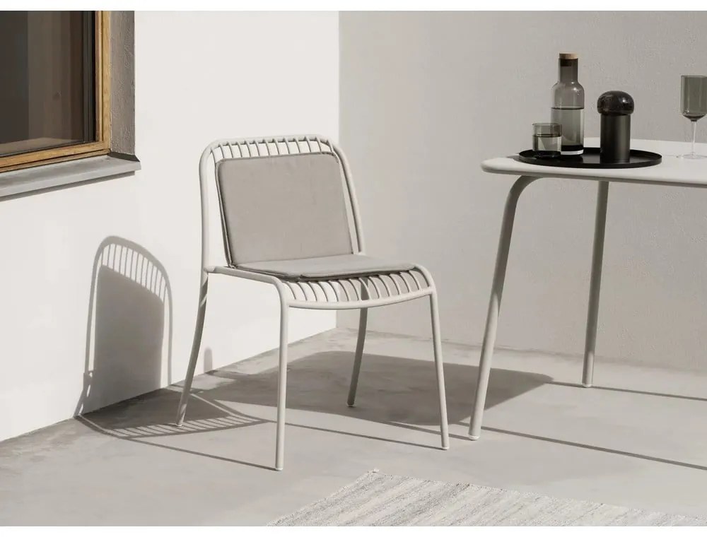 Šedý zahradní podsedák 38,5x66 cm Yua – Blomus