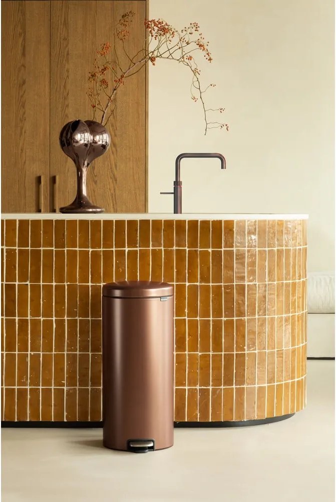 Nášlapný ocelový odpadkový koš v bronzové barvě 30 l NewIcon – Brabantia