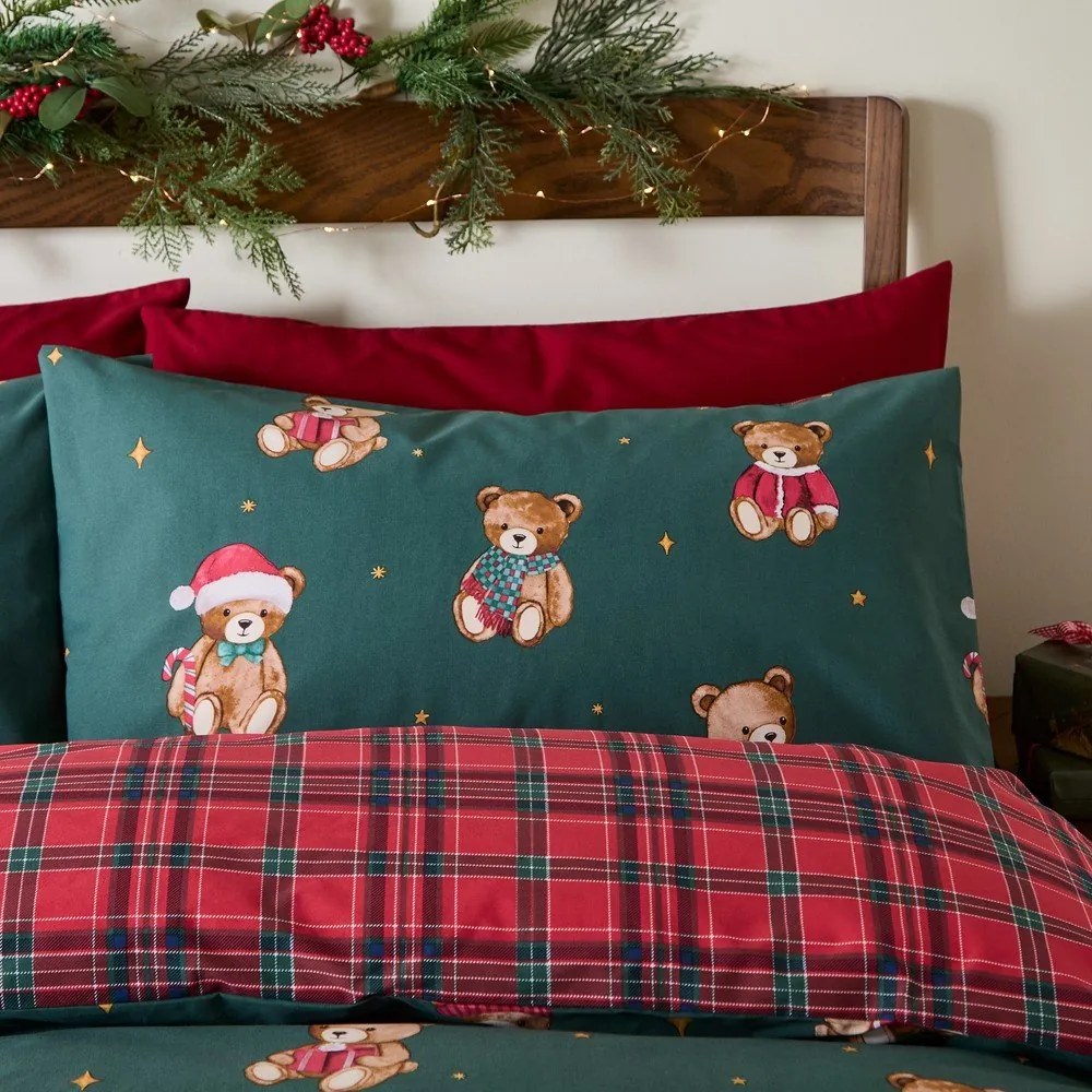 Červené/tmavě zelené povlečení na jednolůžko 150x120 cm Christmas Tartan Teddy Bear – Catherine Lansfield