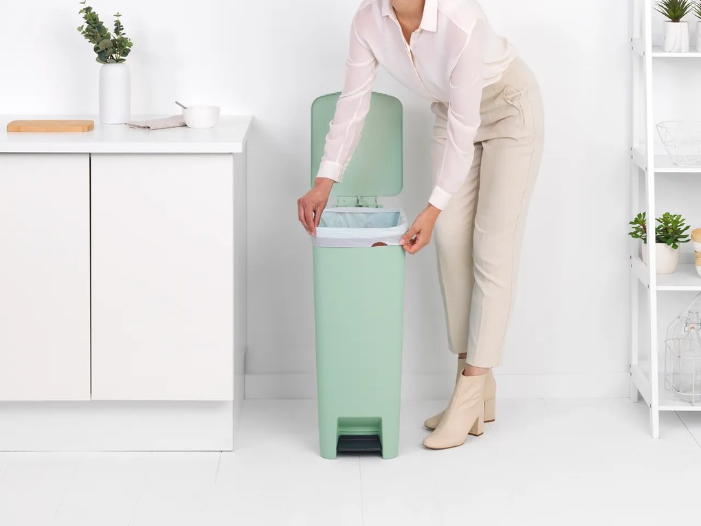 Brabantia STEPUP Pedálový odpadkový koš 40 l - nefritově zelná