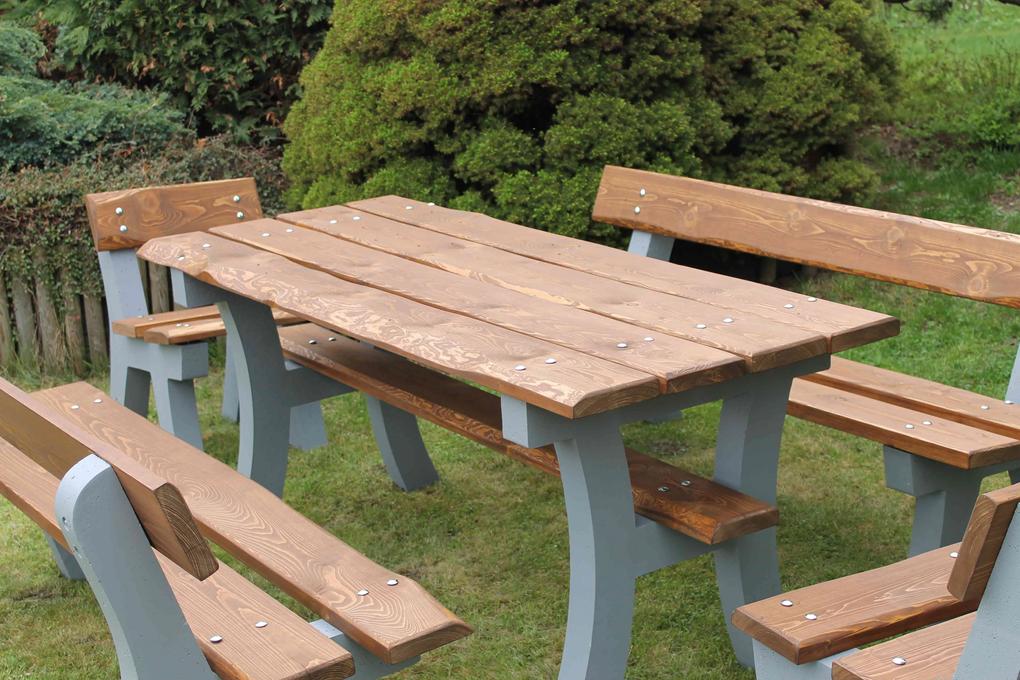 Výhodný set s přirozenou krásou dřeva obsahující betonový stůl, 2x lavičku, 2x židli. Výrobce Pekárek Barva prken: Jedle, Ošetření betonových nohou: …
