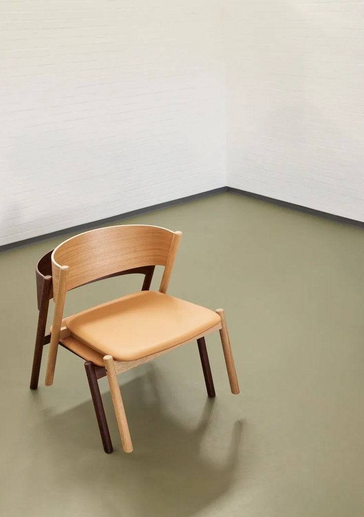 HÜBSCH Dřevěné křeslo OBLIQUE hnědé 331606
