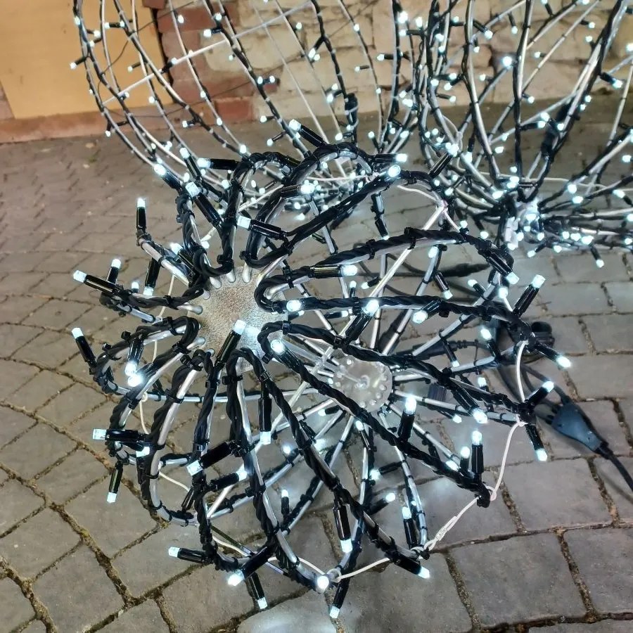3D LED svítící koule na zahradu, pr. 40 cm, ledově bílá, černý kabel, IP67, hliník, Easy fix