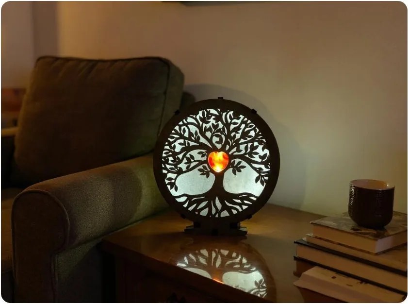Li-Go "Strom života s podsvíceným achátovým srdcem" dřevěná lampa, černá s patinou  20x22cm