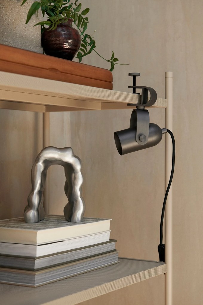 Lampa na pracovní stůl Ruuvi s držákem na desku černá
