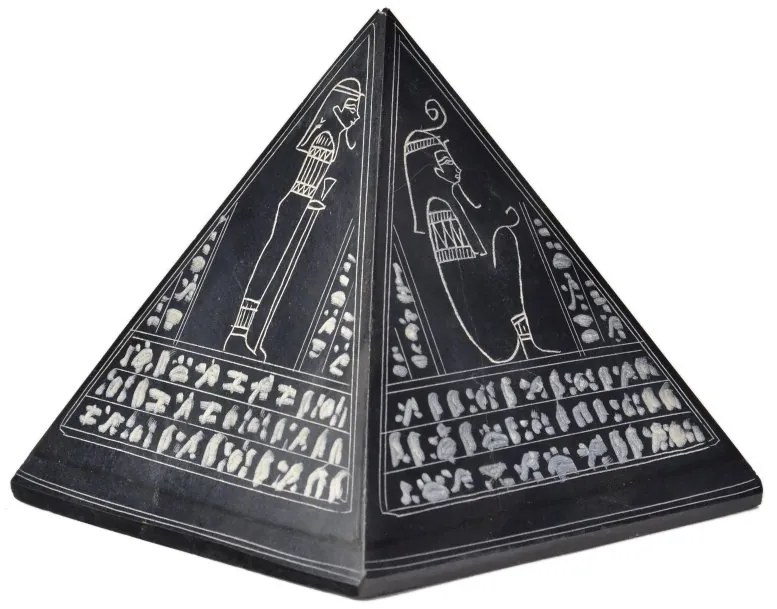 Soška pyramidy černá