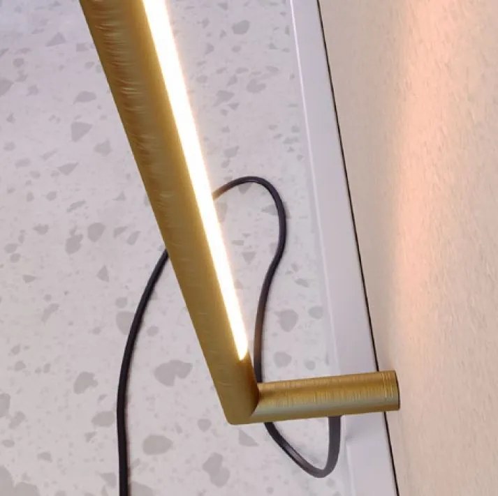 Redo group Redo Stick, nástěnné svítidlo s nožním vypínačem LED 36W 3000K, matná mosaz, výška 161cm