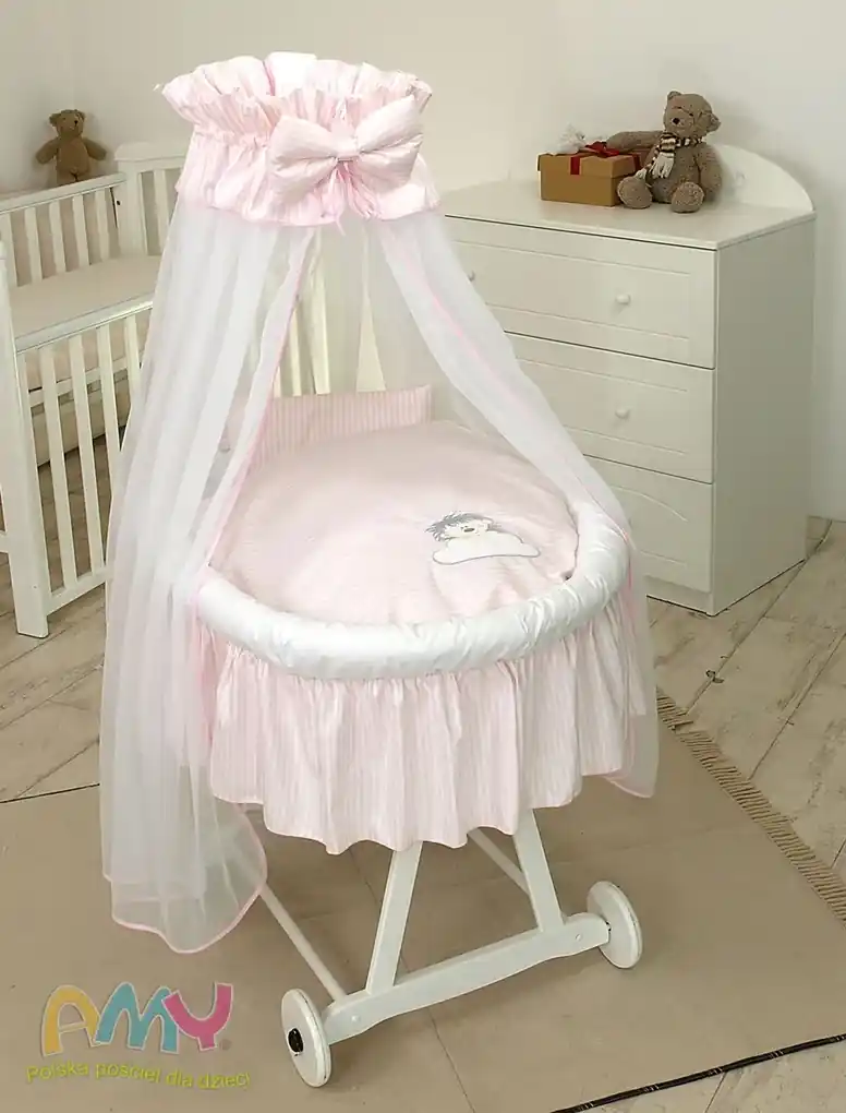 AMY Proutěný košík pro miminko s kompletním vybavením bílý - Ježek růžový |  BIANO