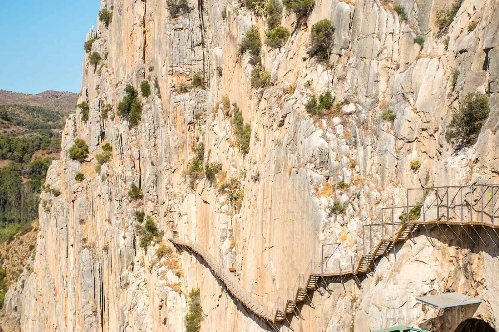 DIMEX | Samolepicí vliesová fototapeta na zeď Caminito del Rey MA-5-0646 | 375 x 250 cm | zelená, modrá, šedá