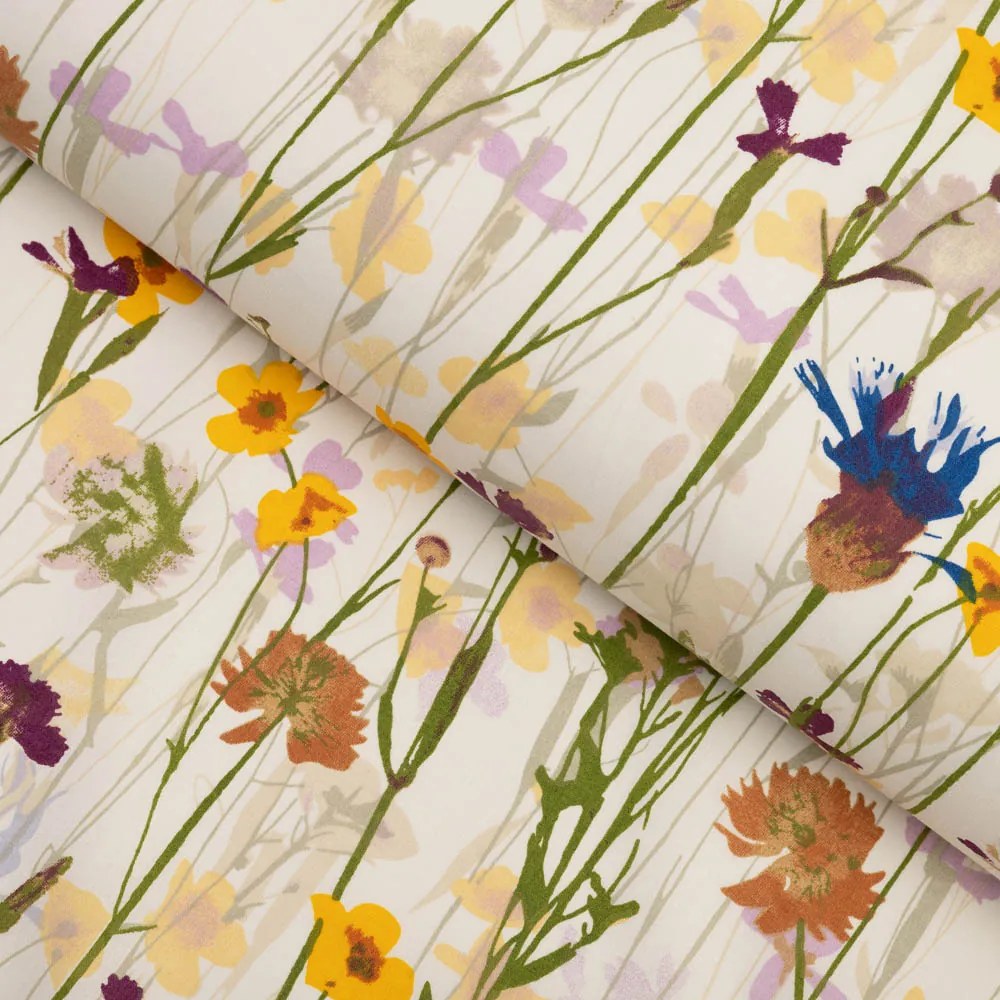 Biante Bavlněný oválný ubrus Sandra SA-571 Luční kvítí na krémovém 140x220 cm