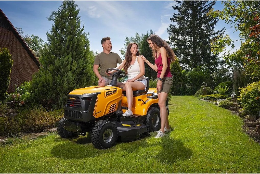 Riwall PRO RLT 102 HRD TWIN dvouválcový travní traktor 102 cm se zadním výhozem a hydrostatickou převodovkou