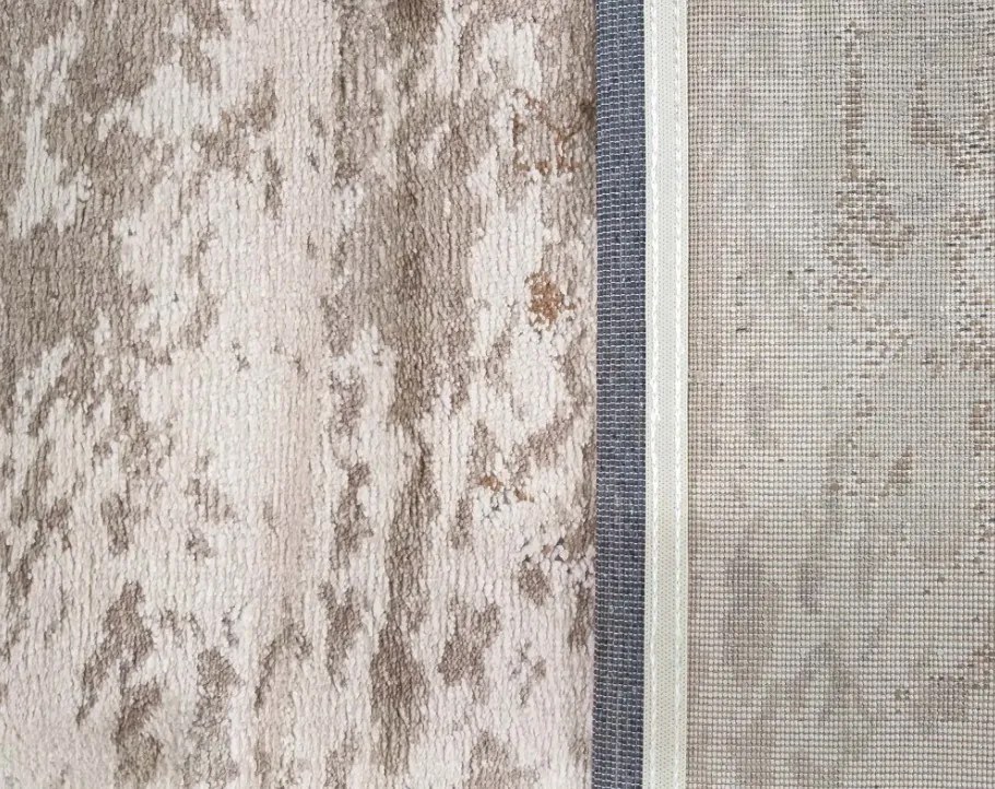 Béžový moderní koberec s jem ným vzorem