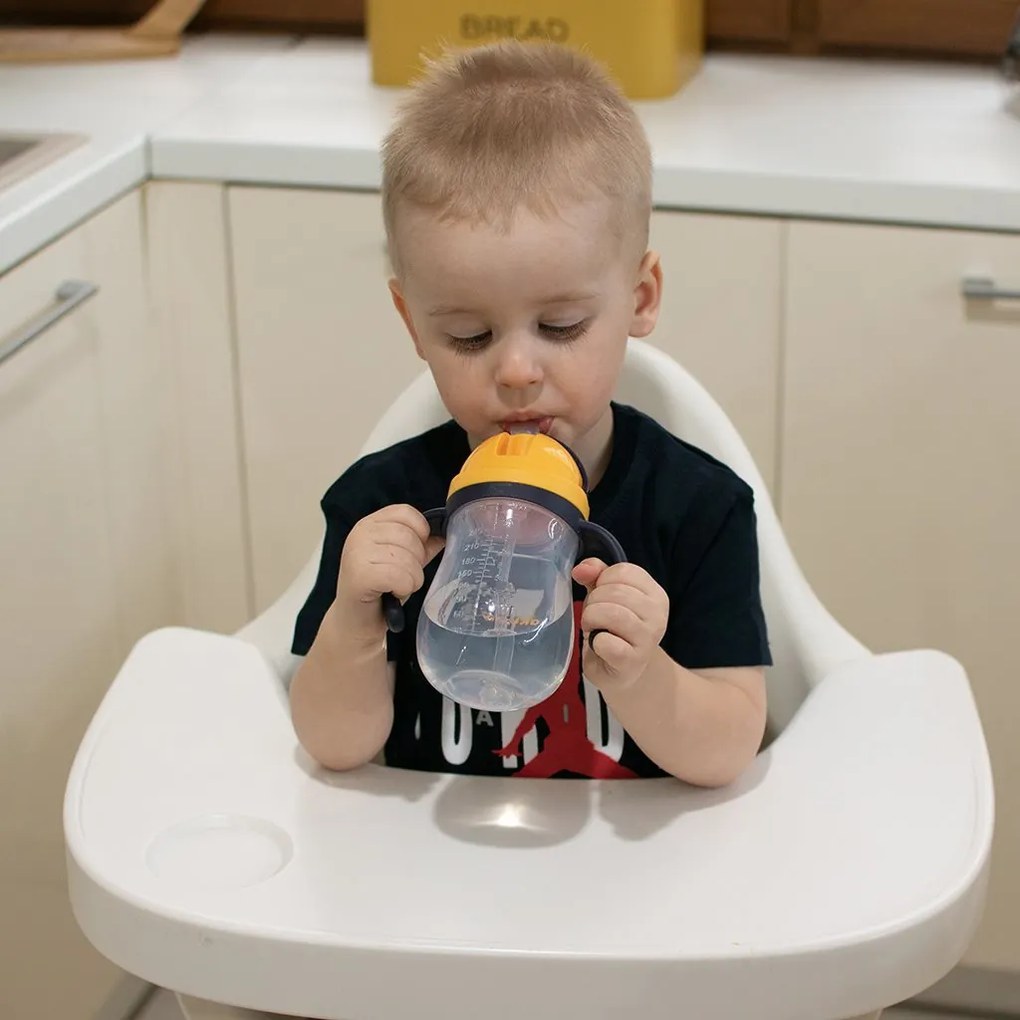Kouzelná láhev s brčkem a závažím Akuku 280 ml žlutá