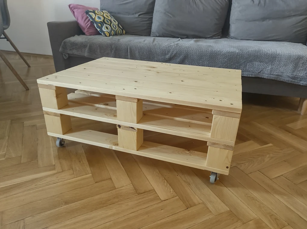 Konferenční stolek z palet K2