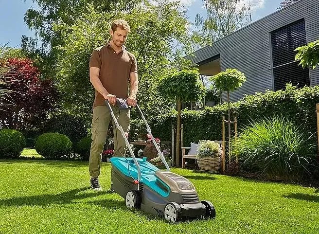 Akumulátorová sekačka Gardena PowerMax 32/36V P4A / 30 l / 71 dB(A) / do 200 m² / výška sečení 2 - 6 cm / tyrkysová/černá